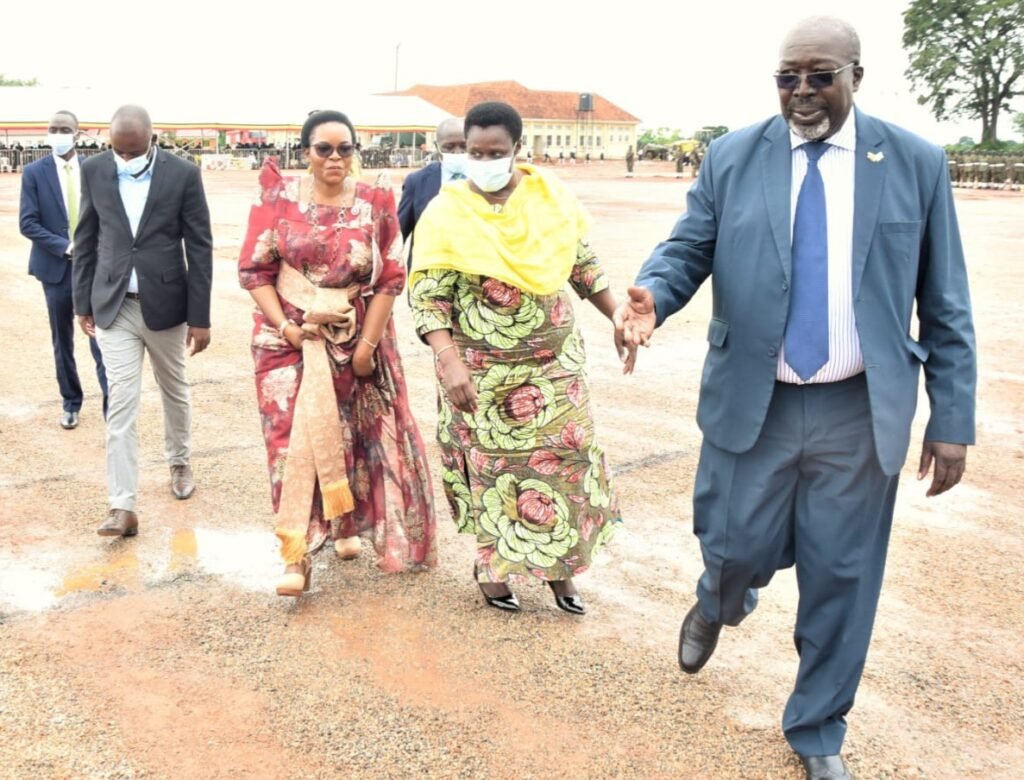 Minister Charles Engola akubiddwa amasasi – CBS FM