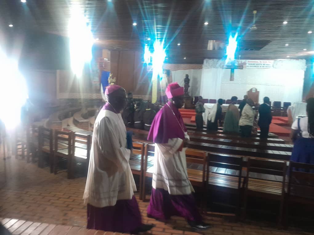 Bishop Lawrence Mukasa Ssemusu mu butongole ayingidde essaza lya Kasana ...